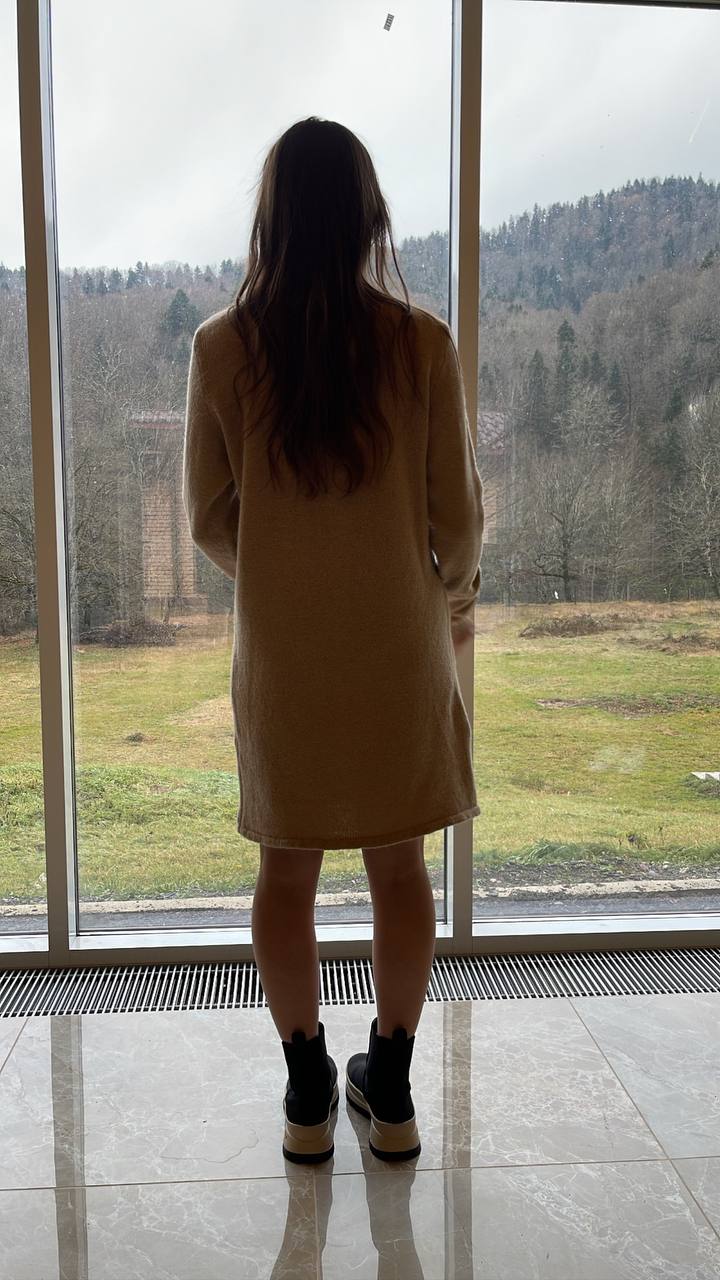 Платье из верблюжьего пуха от SARLAG | 4 декабря 2022