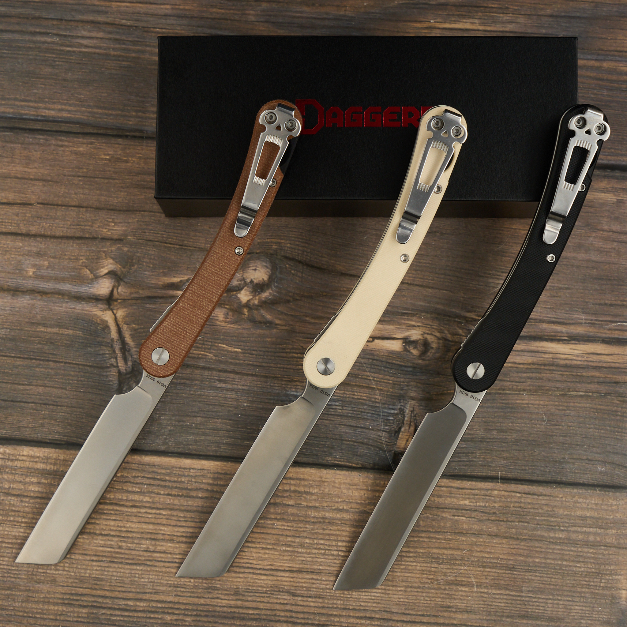 Boris Britva и брелок в виде лезвия бритвы от Daggerr