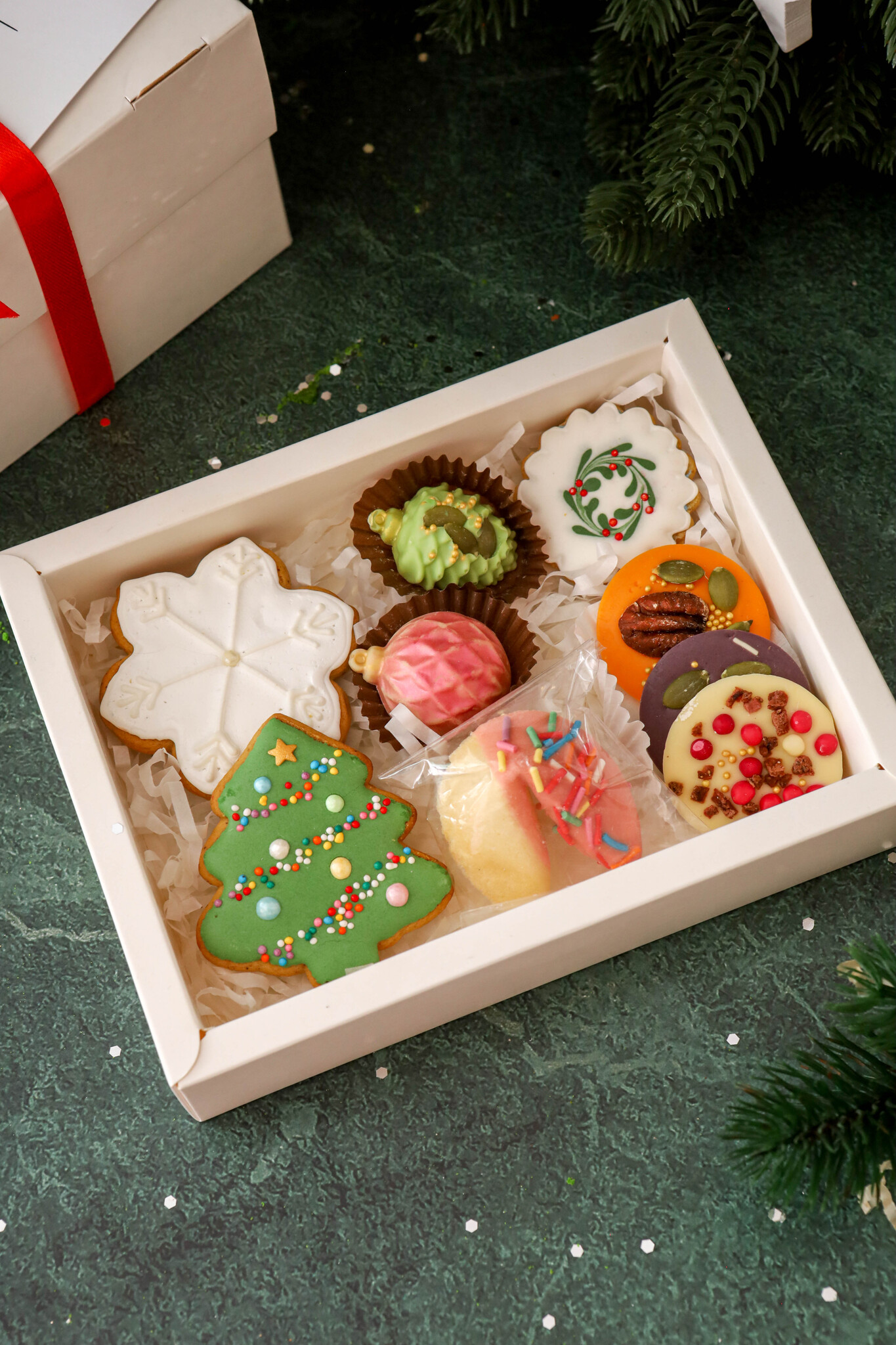 Новогодние подарки сладостей