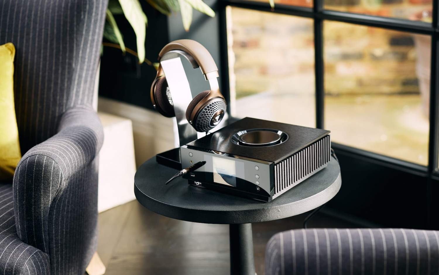 Naim Uniti Atom HE - это уникальное устройство, которое сочетает в себе ...