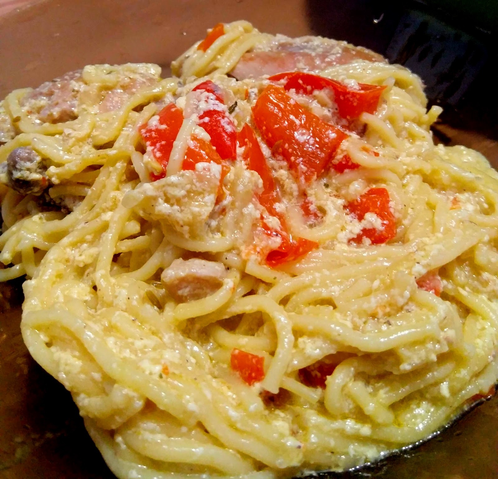 Курица с перцем и спагетти в сливочном соусе