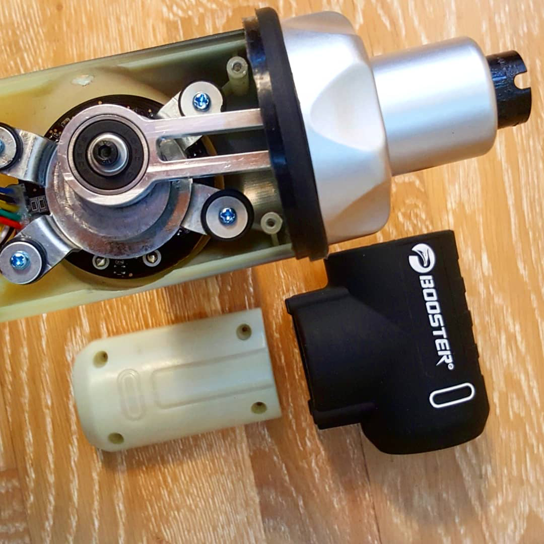 Как устроен внутри перкуссионный массажёр Booster Pro 2