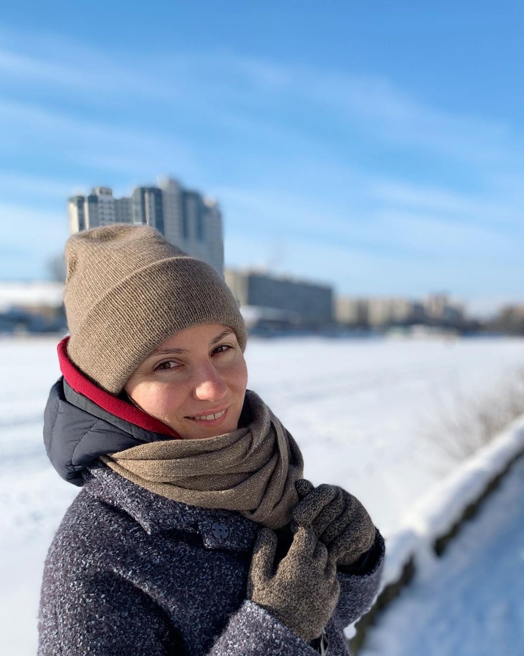 Шапка и перчатки из пряжи | SARLAG