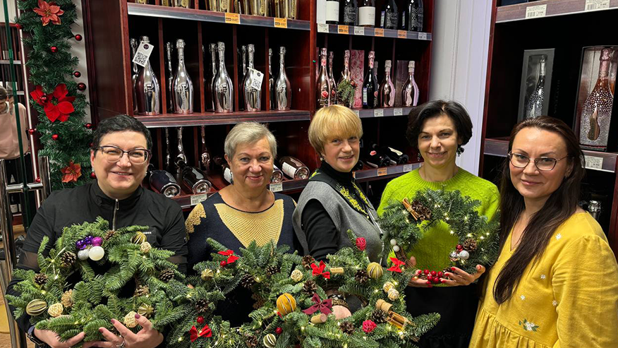 Создали уникальные новогодние венки из живой датской ели🎄