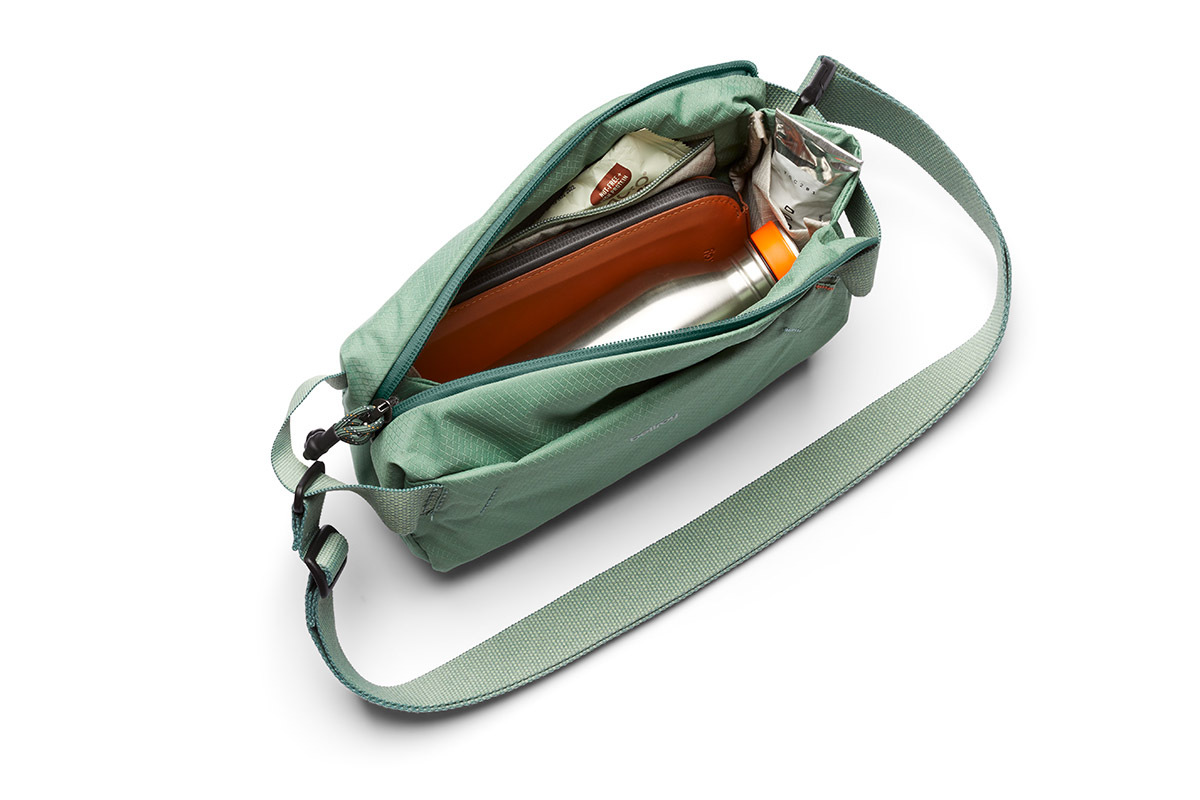 Купить сумку Bellroy Lite Sling Mini 4L онлайн с бесплатной доставкой