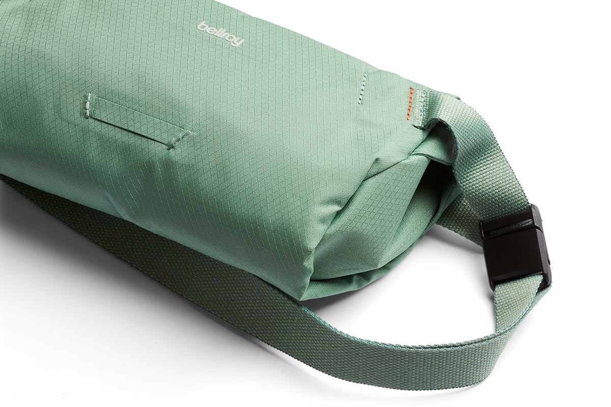 Купить сумку Bellroy Lite Sling Mini 4L онлайн с бесплатной доставкой