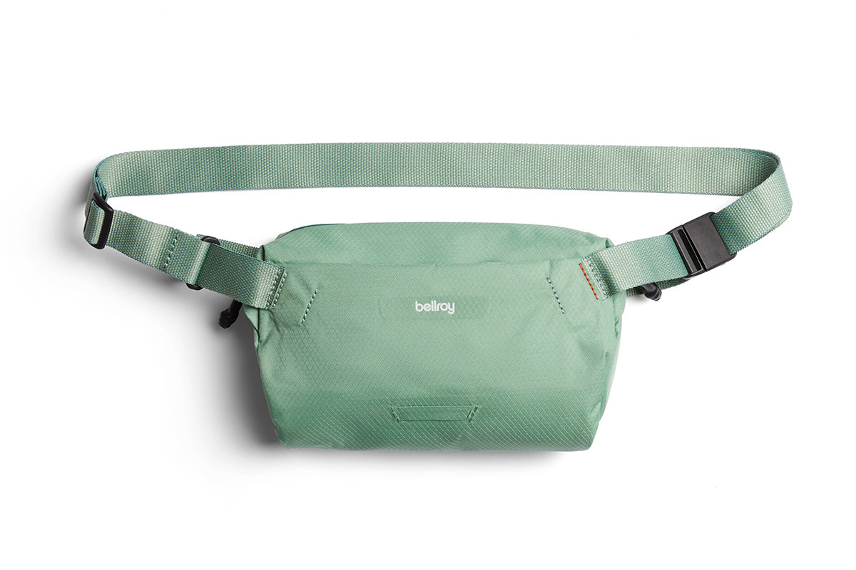 Купить сумку Bellroy Lite Sling Mini 4L онлайн с бесплатной доставкой