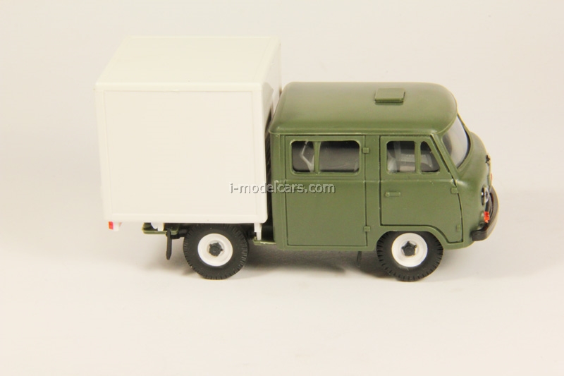 MODEL CARS UAZ-39094 Farmer double cab van Agat Mossar Tantal 1:43