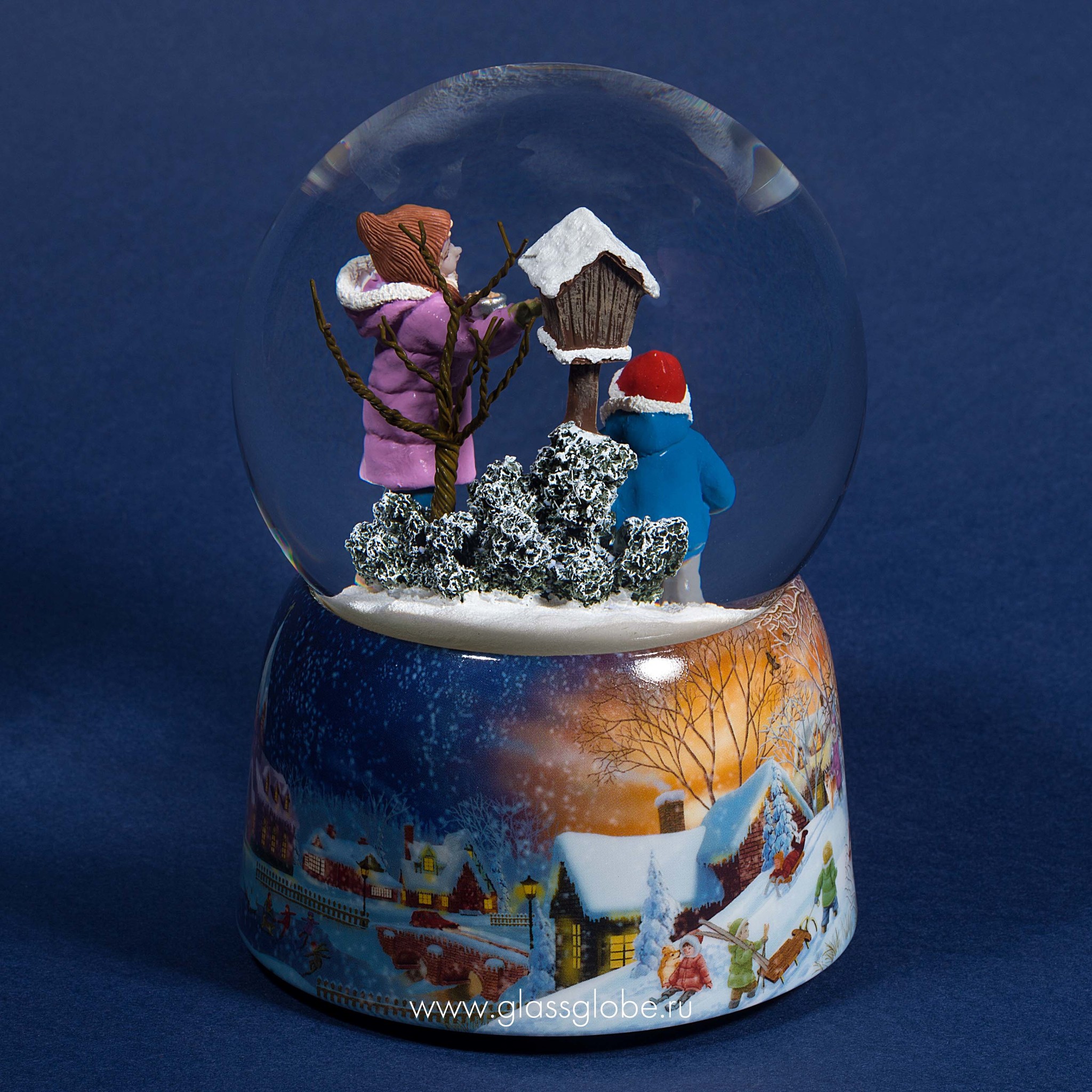 Новогодний стеклянный шар со снегом "Скворечник"