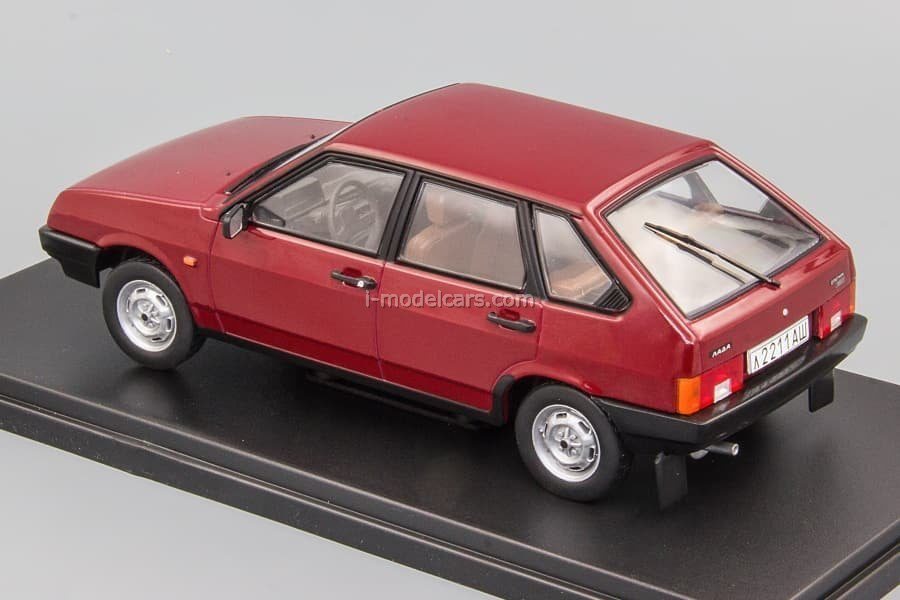 VAZ-2109 (21093) Satellite red 1:24 Legendary Soviet cars Hachette #74