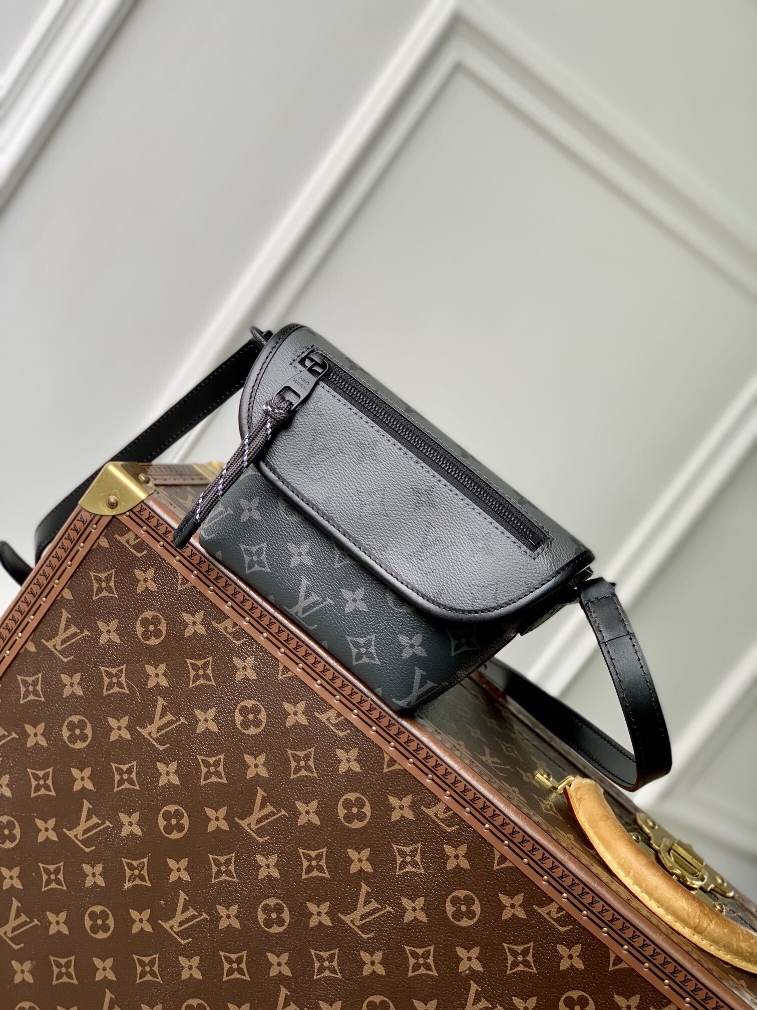 Louis Vuitton Pulse Wearable Wallet – Buy 140 $ | 4 Bag Lovers