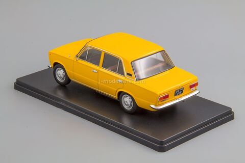 VAZ-21018 Zhiguli Lada 2101 yellow 1:24 Legendary Soviet cars Hachette #101