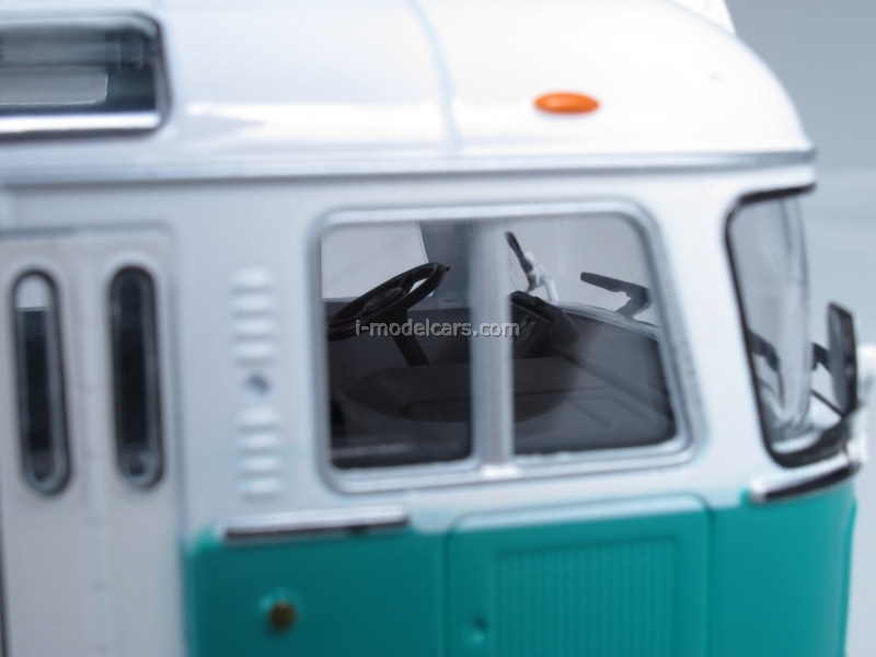 MODEL CARS PAZ-672M white-green Soviet Bus 1:43