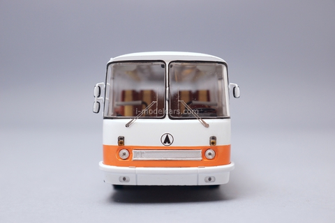 MODEL CARS LAZ-699R white and orange Classicbus 1:43
