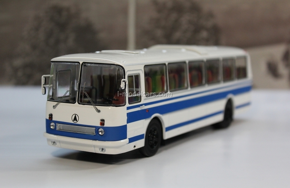 MODEL CARS LAZ-699R white-blue Classicbus 1:43