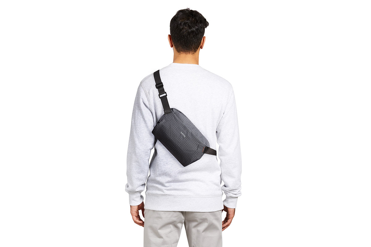 Купить сумку Bellroy Lite Sling Mini 4L онлайн с бесплатной доставкой