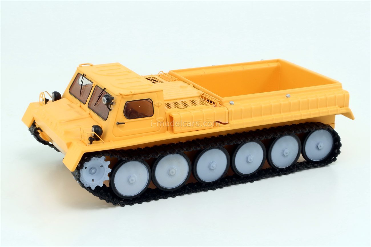MODEL CARS GAZ-71 GT-SM Crawler Transporter orange 1:43 Start Scale ...