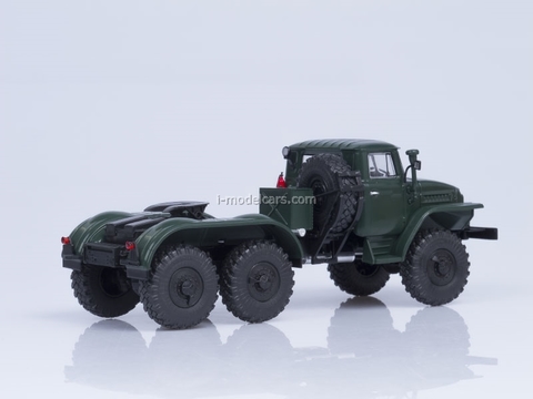 MODEL CARS Ural-375S-K1 road tractor green AutoHistory 1:43