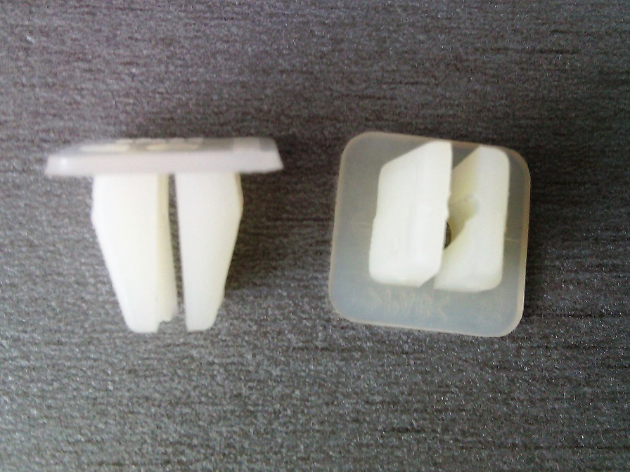 КЛИПСА БРЫЗГОВИКА DAEWOO, CHEVROLET (ПЛАСТИКОВ КВАДРАТНАЯ ПОД САМОРЕЗ ...