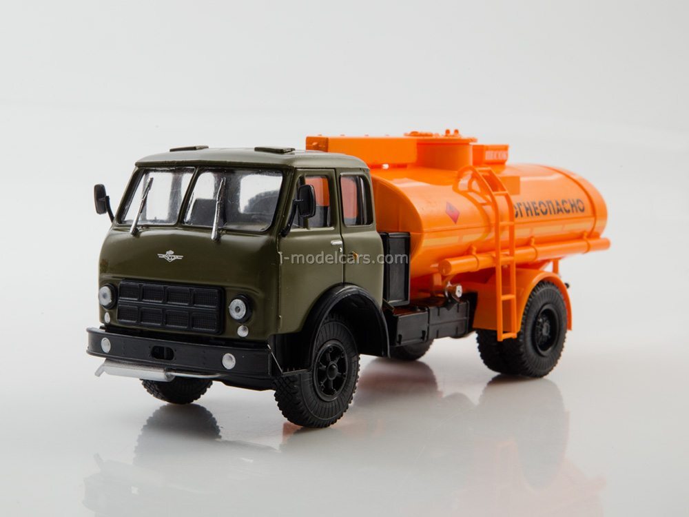 MAZ-500A AC-8-500A fuel tank truck 1:43 Legendary trucks USSR #60