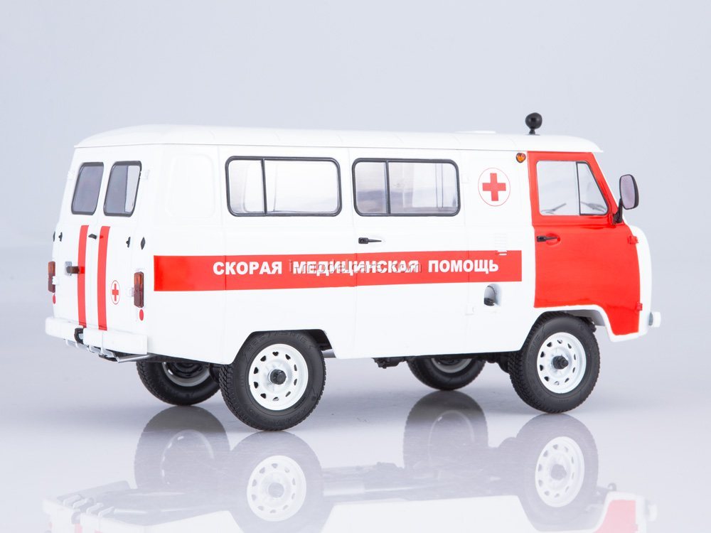 UAZ-3962 Ambulance 1:18 Start Scale Models (SSM)