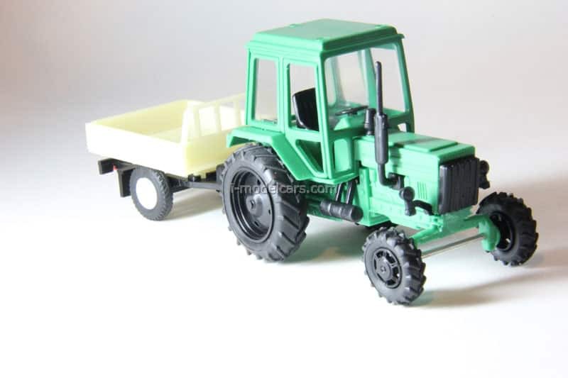Tractor MTZ-80 Belarus (plastic) with trailer (green) Agat Mossar ...