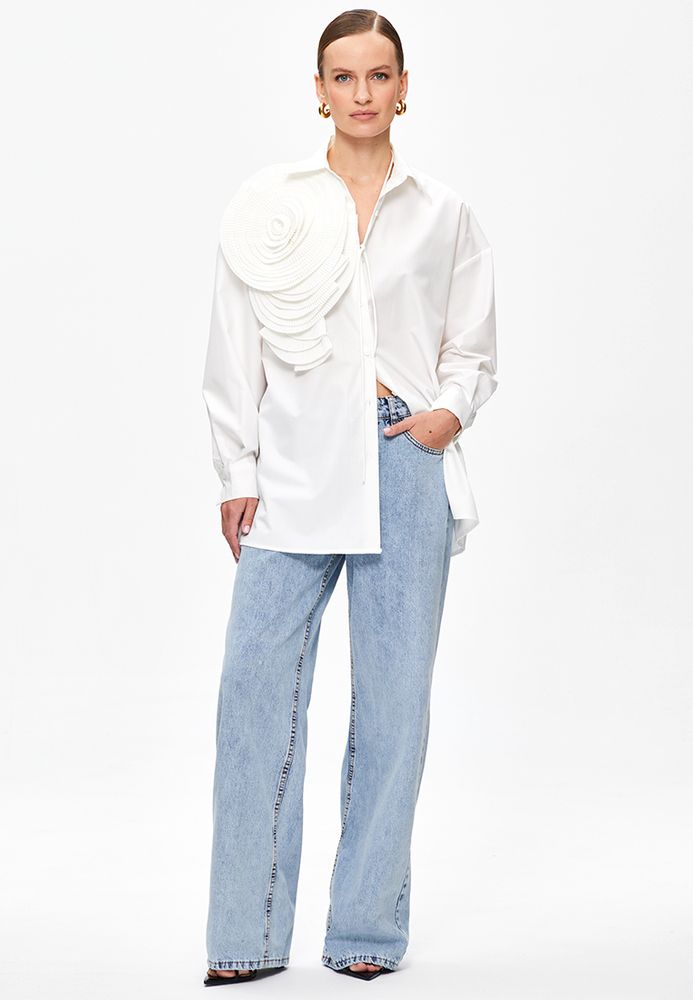Рубашка oversize с цветком гофре – купить за 7 980 ₽ | MISS CHIC